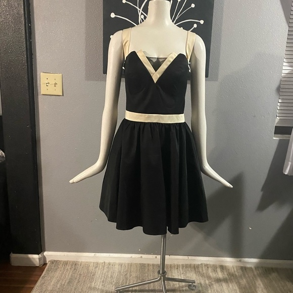 Chi Chi London | Dresses | Modcloth Chi Chi London Trim Prosper Dress ...